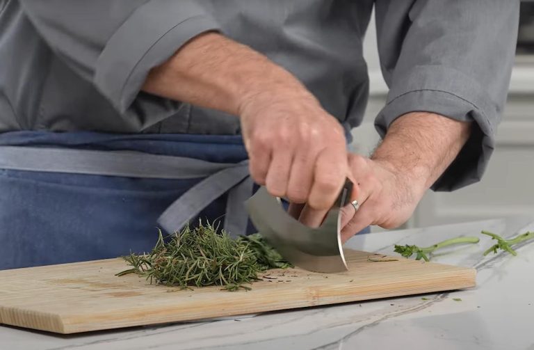 Guide to Ulu Knives: History, Design, and Uses