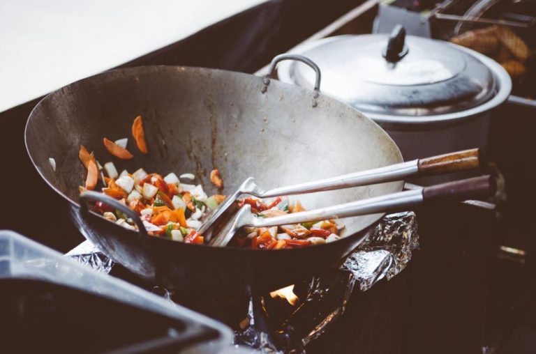 The History of Cast Iron Cookware Invention