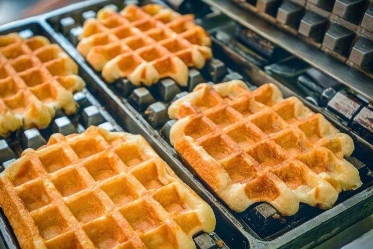 The History of Cast Iron Cookware Invention