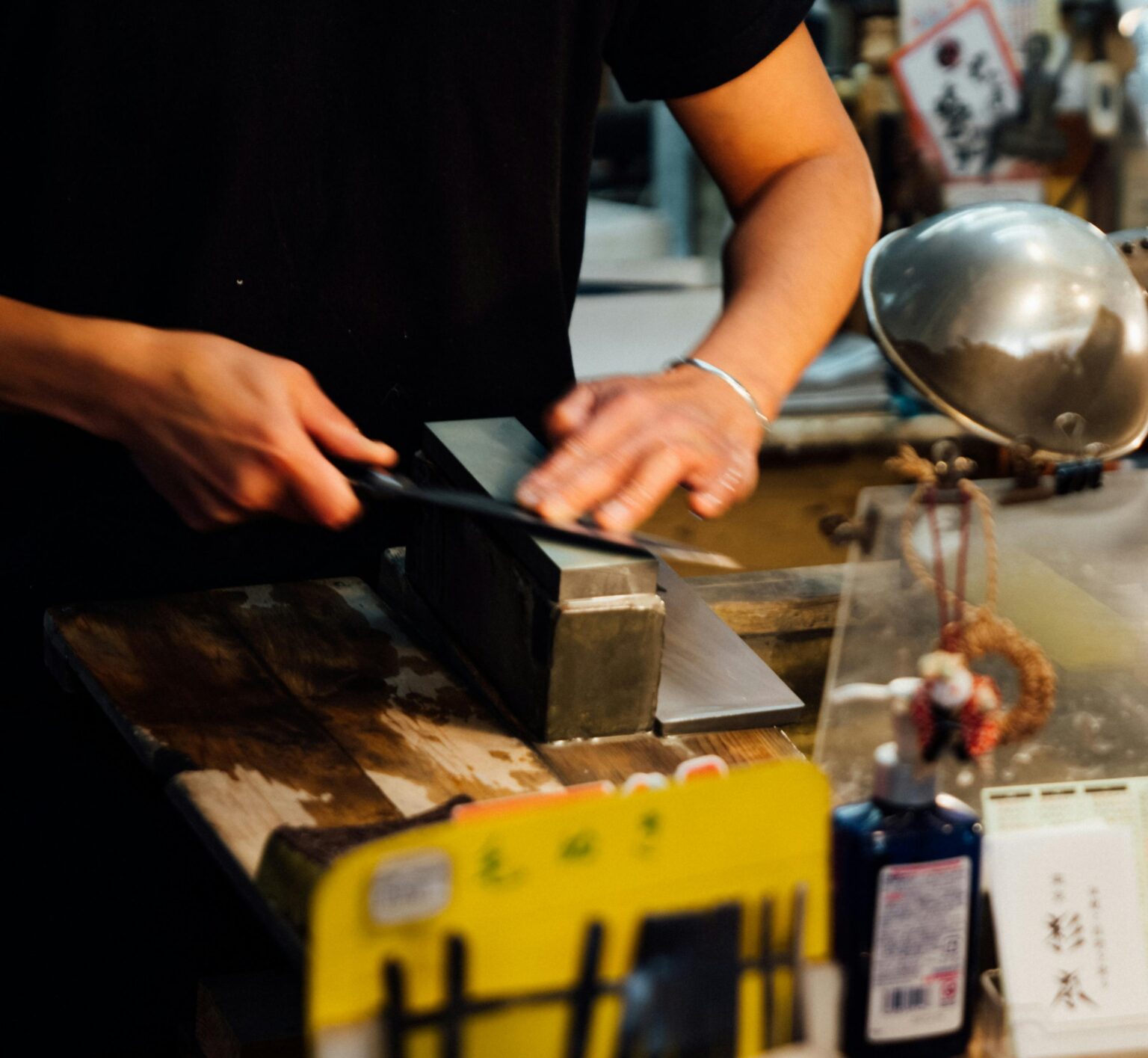 How to Sharpen a Japanese Knife Properly: Step-by-Step Instructions(2025)