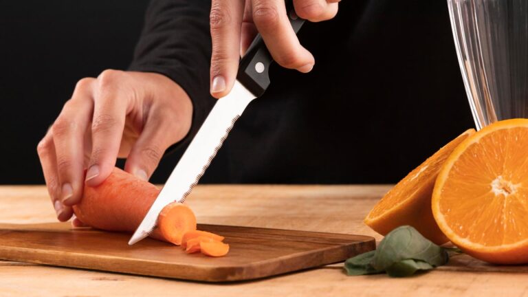 What Is a Serrated Knife? A Complete Guide